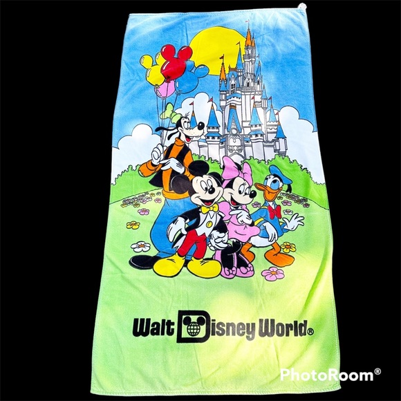 Disney | Bath | Vintage 7s Disney World Beach Towel Castle Donald Duck ...